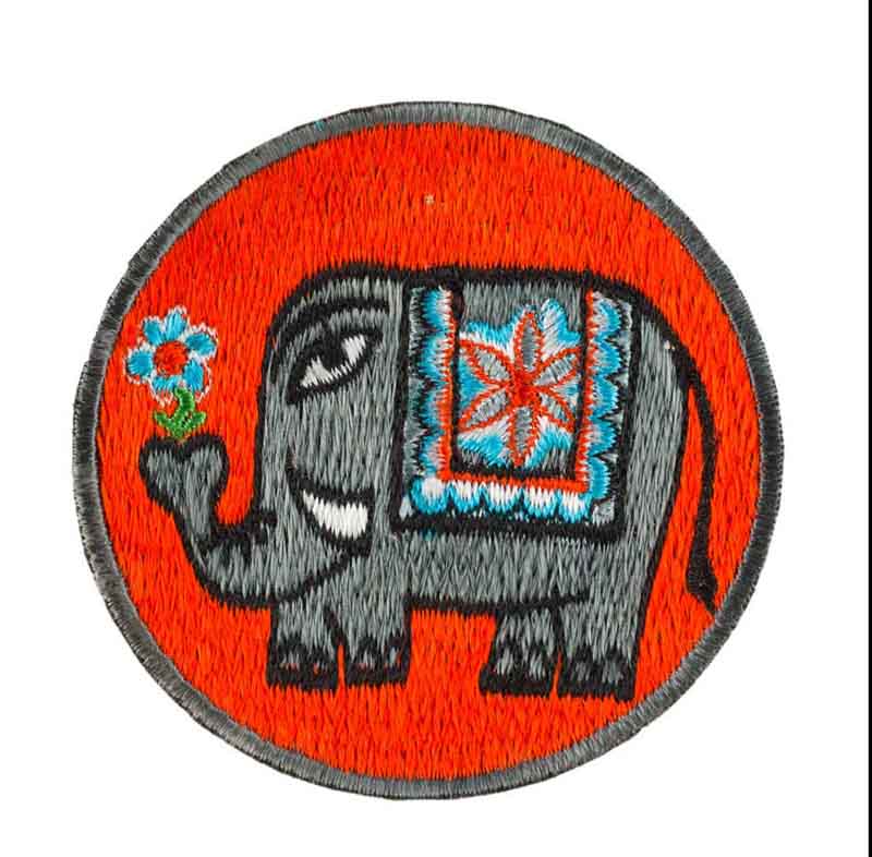 Écusson brodé à la main Éléphant avec sa trompe en l'air