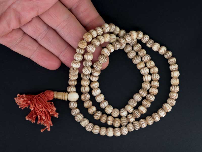 Mala Tibétain Authentique - 108 perles en os | PeterandClo Boutique ...