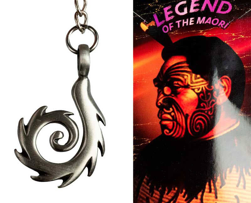 Maori, bijou de sac ou porte clé Hameçon en métal design traditionnel